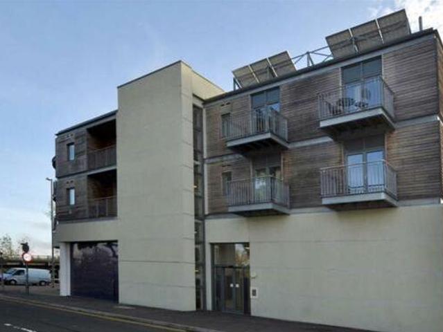 1 Bedroom Apartment For Sale In Goldlay Avenue