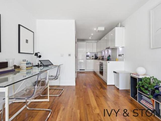 1 bedroom apartment for sale in Grand Canal Apartments, 56 De Beauvoir Crescent, London, Greater London, N1