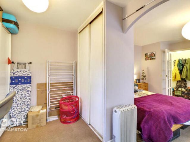 1 bedroom apartment for sale in Greenacre Gardens, Walthamstow, E17