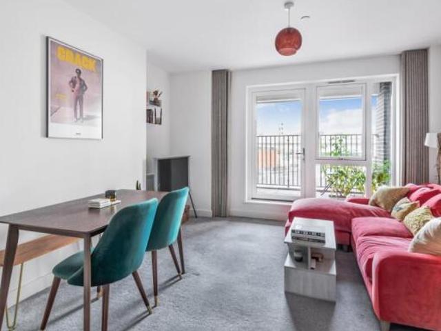 1 bedroom apartment for sale in Greenwich High Road, London, SE10