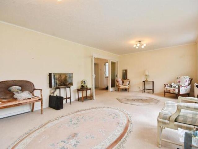 1 bedroom apartment for sale in Hutton Road, Shenfield, Brentwood, CM15