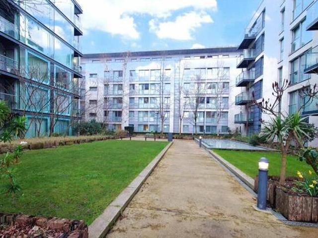 1 Bedroom Apartment For Sale In Hayes, Greater London