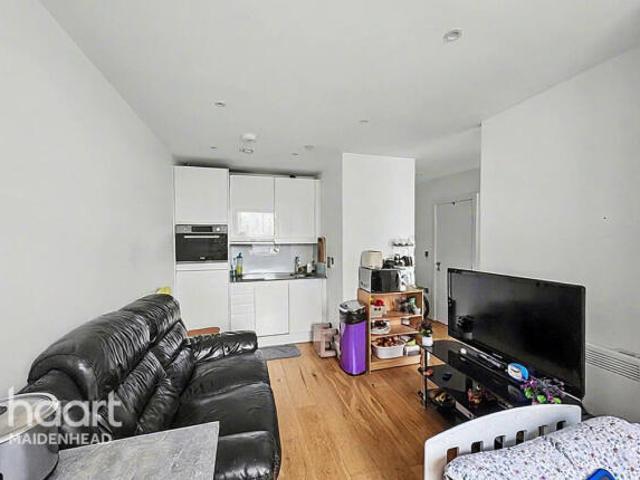 1 bedroom apartment for sale in High Street, SLOUGH, SL1