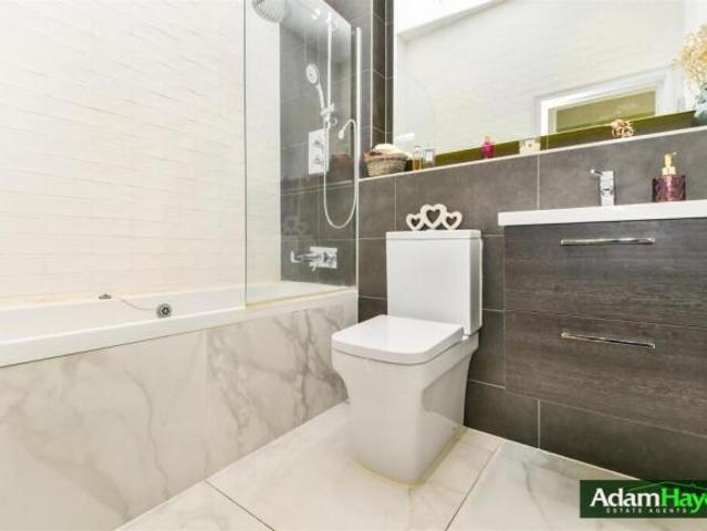 1 bedroom apartment for sale in High Road, North Finchley N12