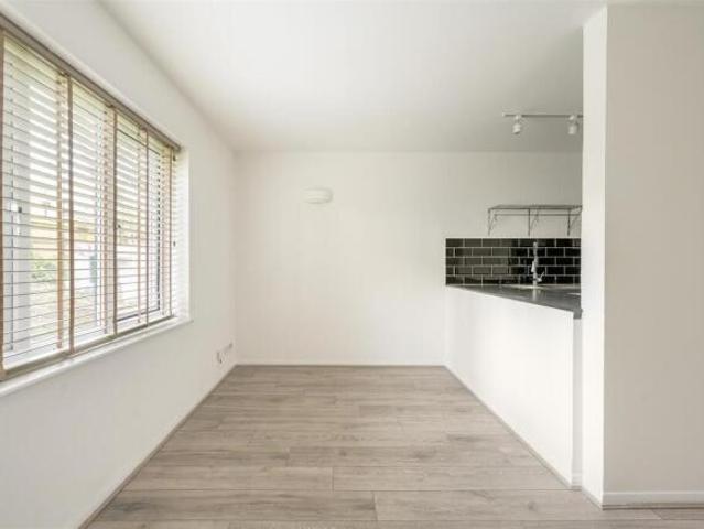 1 bedroom apartment for sale in Higham Station Avenue, Highams Park, E4