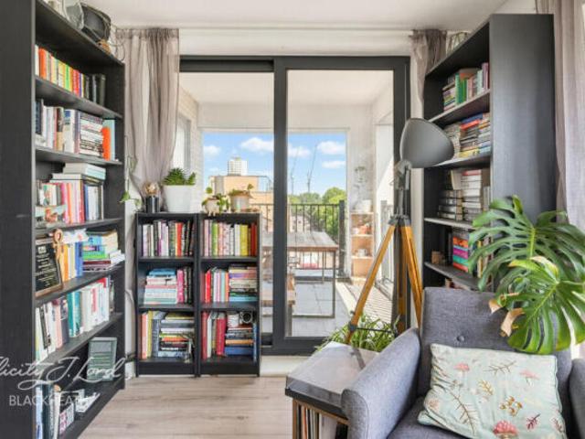 1 bedroom apartment for sale in Hillreach, Woolwich, SE18