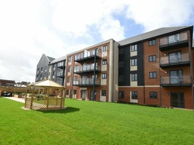 1 Bedroom Apartment For Sale In Hook, Hampshire