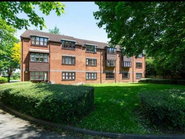 1 bedroom apartment for sale in Horseshoe Lane, Watford, WD25