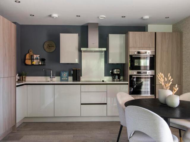 1 bedroom apartment for sale in James Whatman Way, Maidstone, Kent, ME14 1LQ, ME14