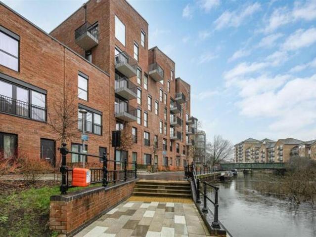1 bedroom apartment for sale in Joseph Huntley Walk, Reading RG1
