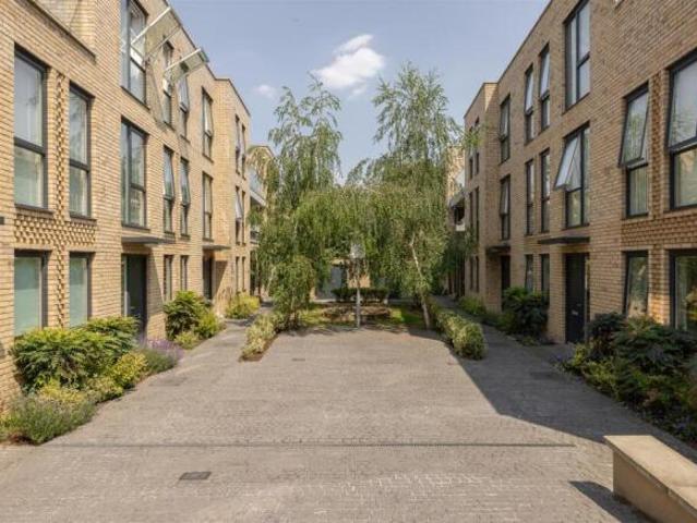 1 bedroom apartment for sale in Kempton Mews, East Ham, E6