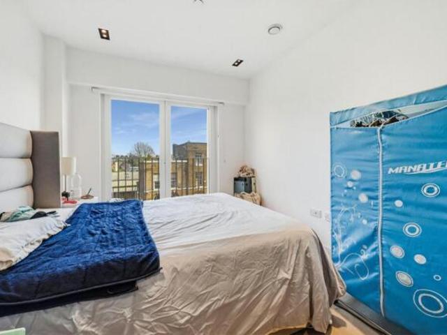 1 bedroom apartment for sale in Keybridge Tower, Exchange Gardens, SW8