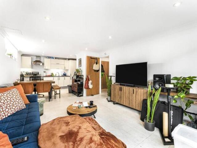 1 bedroom apartment for sale in Kingsland Road, London, E8