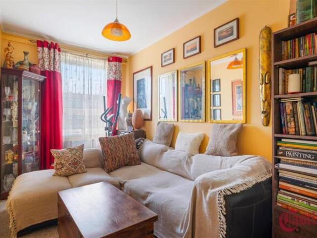 1 bedroom apartment for sale in Lea View House, Springfield, E5