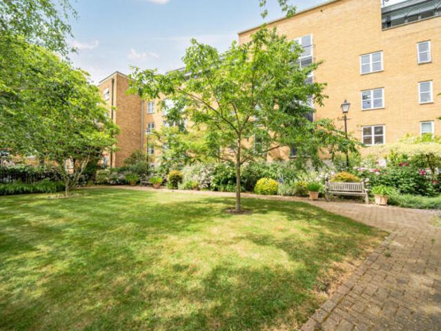 1 bedroom apartment for sale in Leathermarket Court, London, SE1