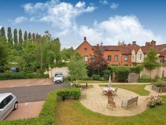 1 bedroom apartment for sale in Longbridge Farnham GU9