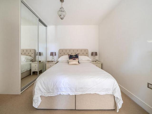 1 bedroom apartment for sale in Longfield Avenue, Ealing, W5