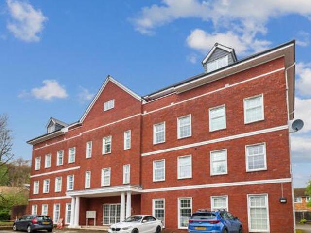 1 Bedroom Apartment For Sale In Loudwater, High Wycombe