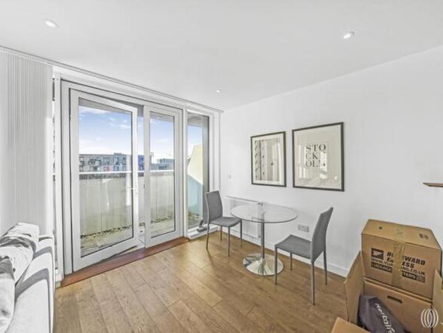 1 bedroom apartment for sale in Pavilions Court, Cooks Road, London, E15