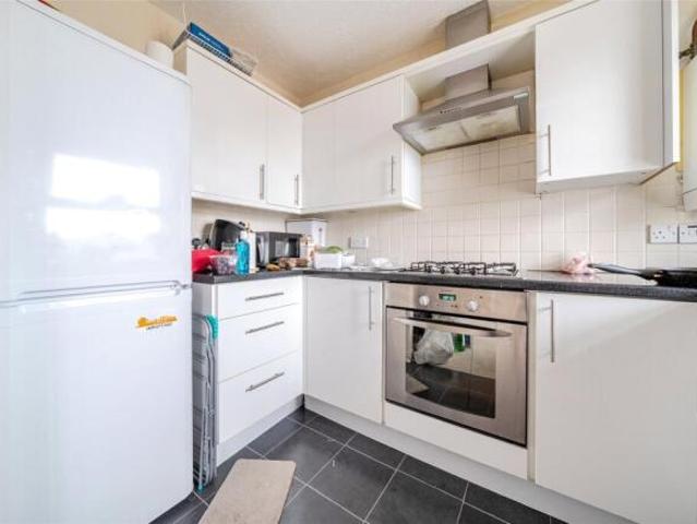 1 bedroom apartment for sale in Peregrine Court, London, SW16
