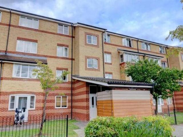 1 Bedroom Apartment For Sale In Princes Gate, High Wycombe