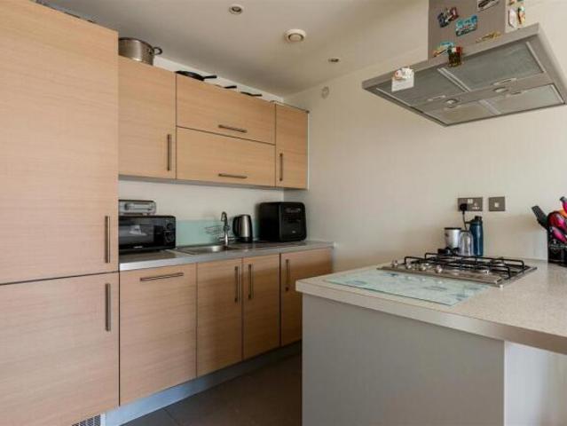 1 bedroom apartment for sale in Queen Mary Avenue, South Woodford, E18