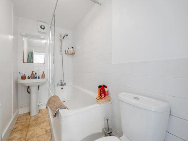 1 bedroom apartment for sale in Queens Road, London, SE15