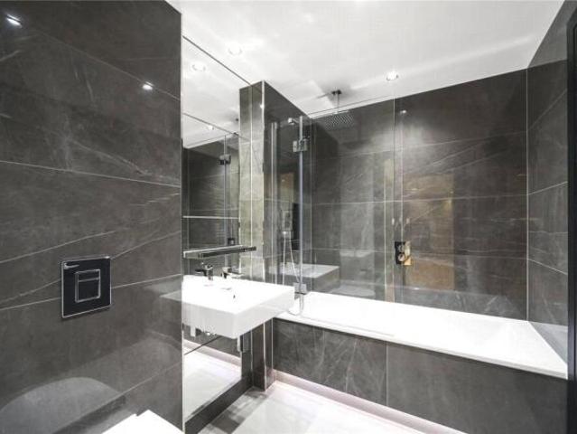 1 bedroom apartment for sale in Queenstown Road, London, SW11