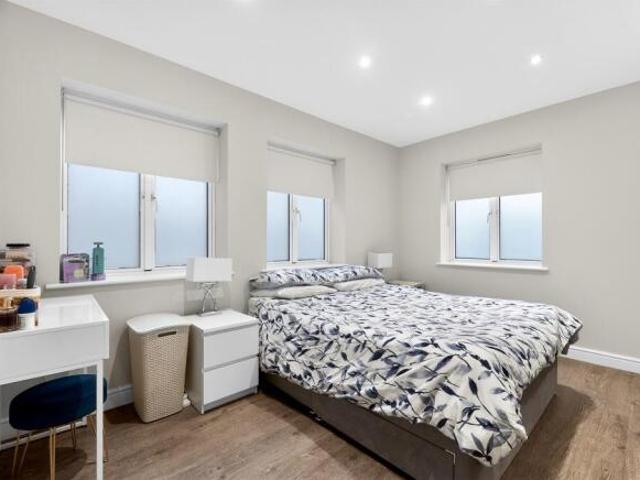 1 bedroom apartment for sale in Ravenscar Road, Surbiton, KT6