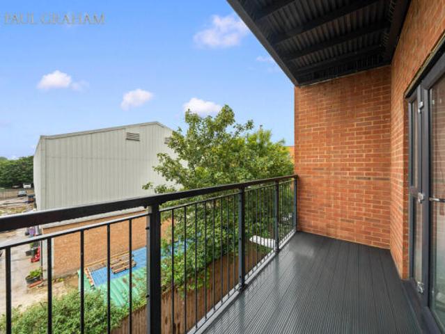 1 bedroom apartment for sale in Rayon Close, Hackbridge, SM6