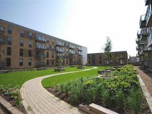 1 bedroom apartment for sale in Reed House, Durnsford Road, Wi.