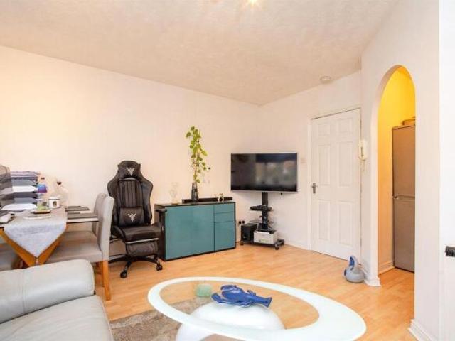 1 bedroom apartment for sale in Rochester Drive, Watford, WD25