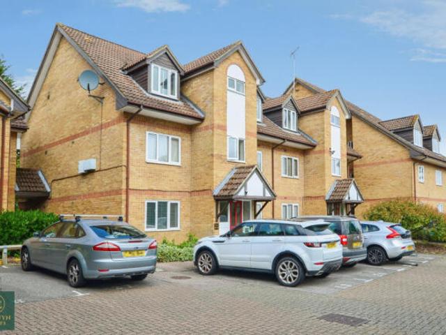 1 bedroom apartment for sale in Rochester Drive, Watford, WD25