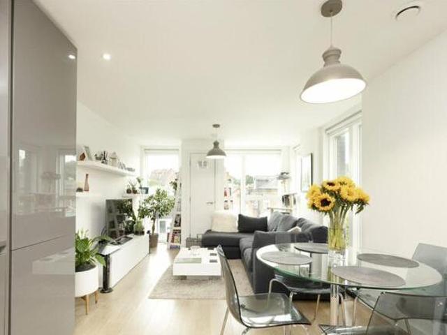 1 Bedroom Apartment For Sale In Roehampton Lane, London