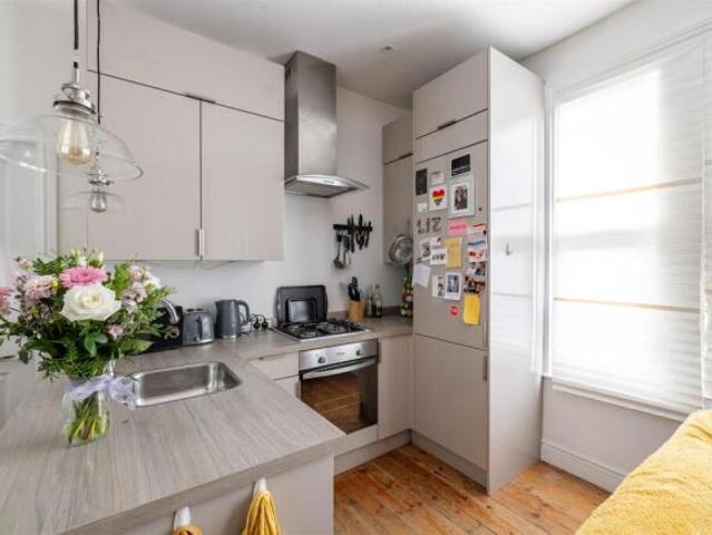 1 bedroom apartment for sale in Romford Road, Manor Park, E12