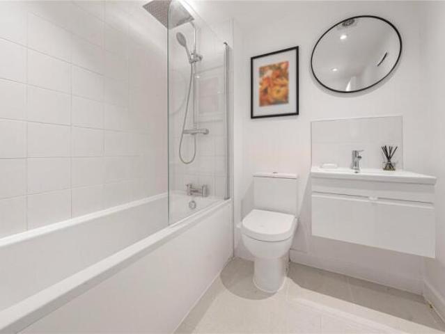 1 bedroom apartment for sale in St Johns Road, Isleworth, TW7