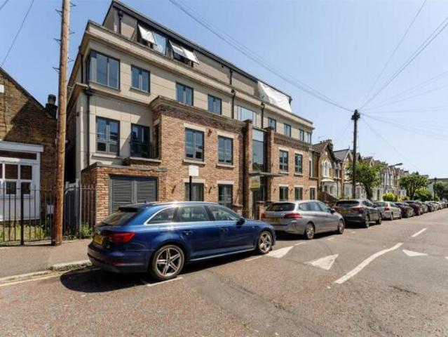 1 bedroom apartment for sale in Stainforth Road, Walthamstow, E17