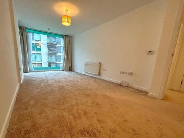 1 Bedroom Apartment For Sale In Station Approach, Hayes