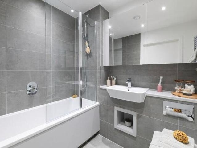 1 bedroom apartment for sale in Station Approach, South Oxhey, WD19 7DT, WD19
