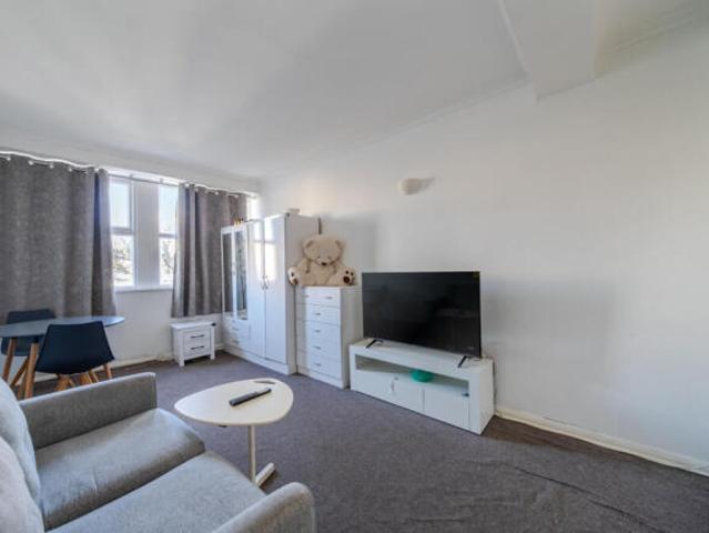 1 bedroom apartment for sale in Station Road, London, SE25