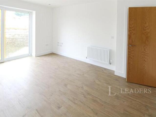 1 bedroom apartment for sale in Stirling Drive, Luton, Bedfordshire, LU2
