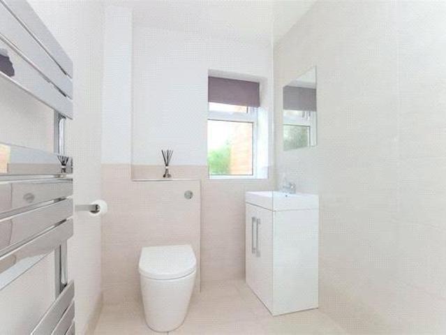 1 bedroom apartment for sale in Suffolk Close, Slough, Berkshire, SL1