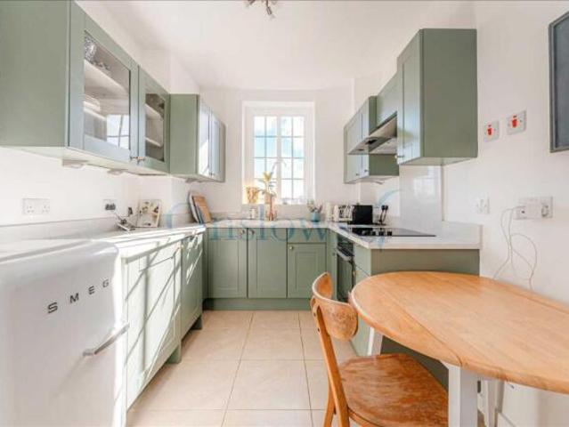 1 bedroom apartment for sale in Swan Court, Chelsea Manor Street, London, SW3