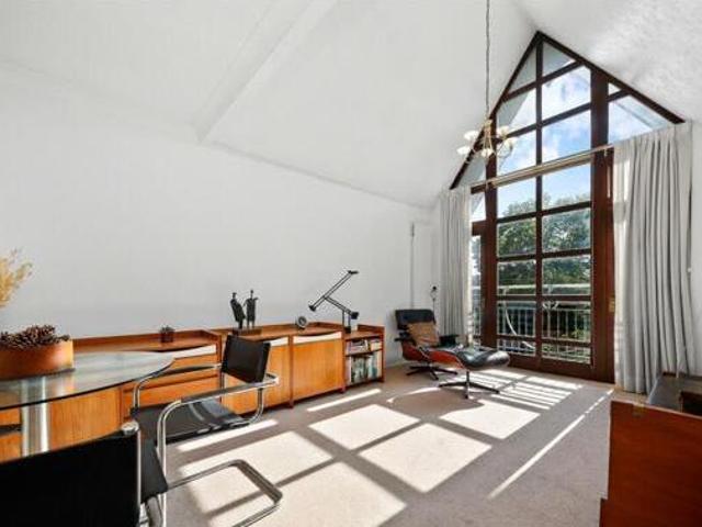 1 Bedroom Apartment For Sale In Sandringham Gardens, North Finchley