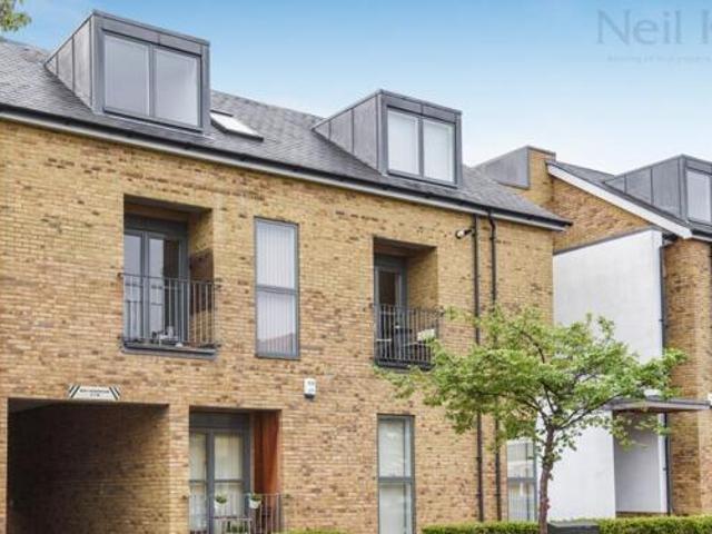 1 Bedroom Apartment For Sale In South Woodford, London