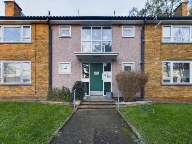1 bedroom apartment for sale in Thames Road, Chiswick, London, W4
