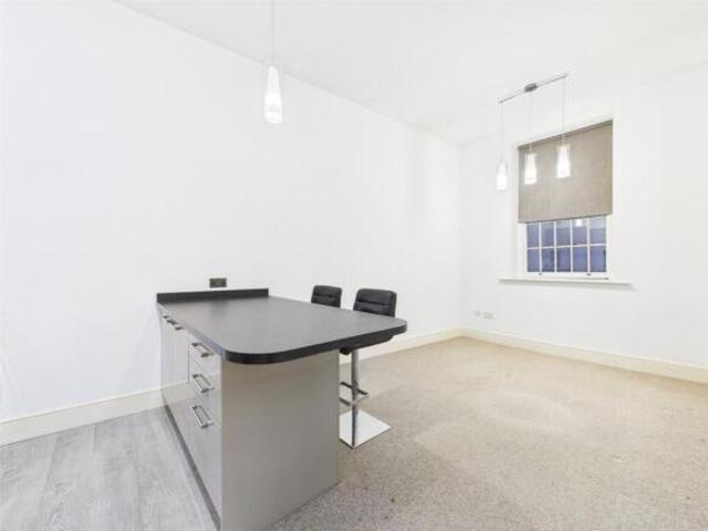 1 bedroom apartment for sale in The Crescent, Gloucester, Gloucestershire, GL1