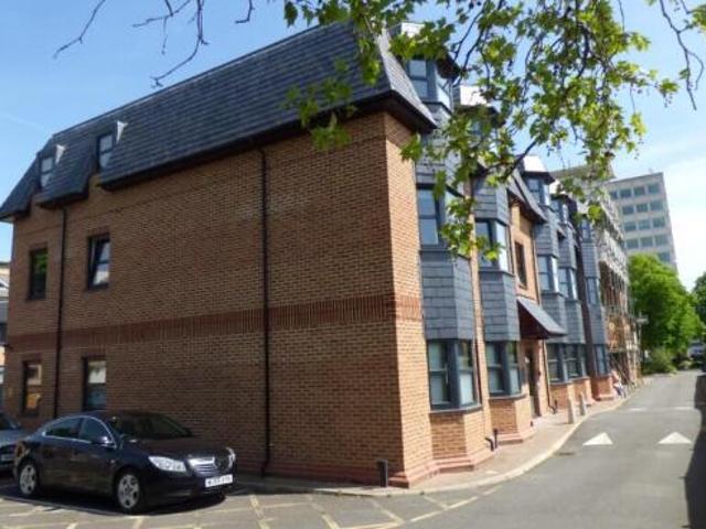 1 bedroom apartment for sale in The Grove, Slough, Berkshire, SL1