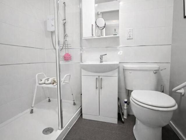 1 bedroom apartment for sale in The Mount, Guildford, Surrey, GU2