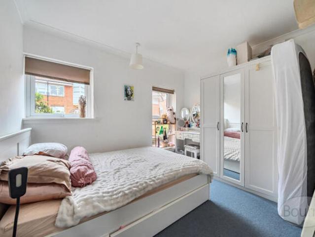 1 bedroom apartment for sale in The Royals, Guildford, Surrey, GU1